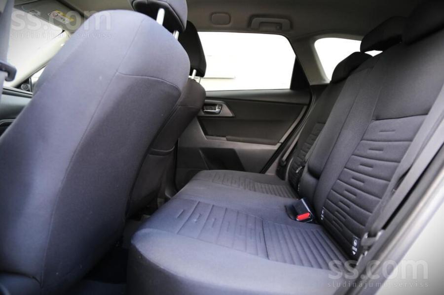 Grey Toyota Auris 2015 in Riga, with an engine capacity of 1.60 L and mileage of 198 thousand km for 7295 €, photo 16 on AUTOMOTO.COM.LV
