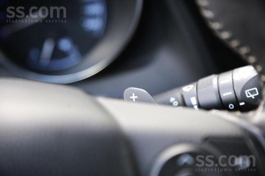 Grey Toyota Auris 2015 in Riga, with an engine capacity of 1.60 L and mileage of 198 thousand km for 7295 €, photo 19 on AUTOMOTO.COM.LV