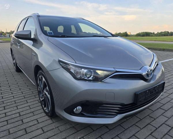 Grey Toyota Auris 2015 in Panevezys, with an engine capacity of 1.80 L and mileage of 163 thousand km for 10999 €, photo 7 on AUTOMOTO.COM.LV