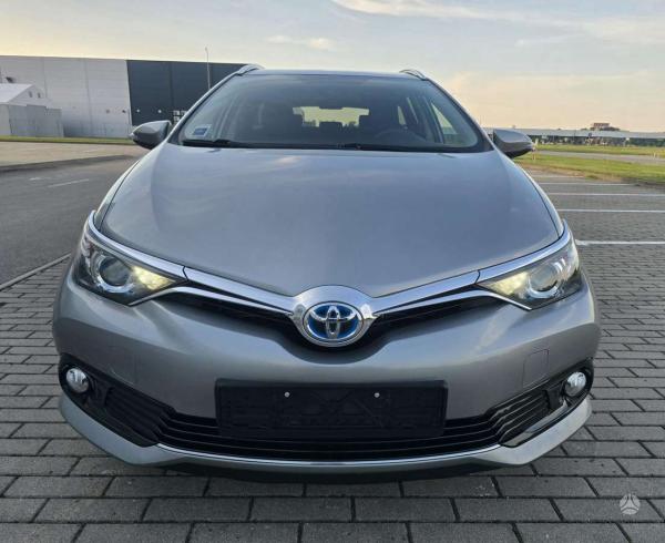 Grey Toyota Auris 2015 in Panevezys, with an engine capacity of 1.80 L and mileage of 163 thousand km for 10999 €, photo 8 on AUTOMOTO.COM.LV