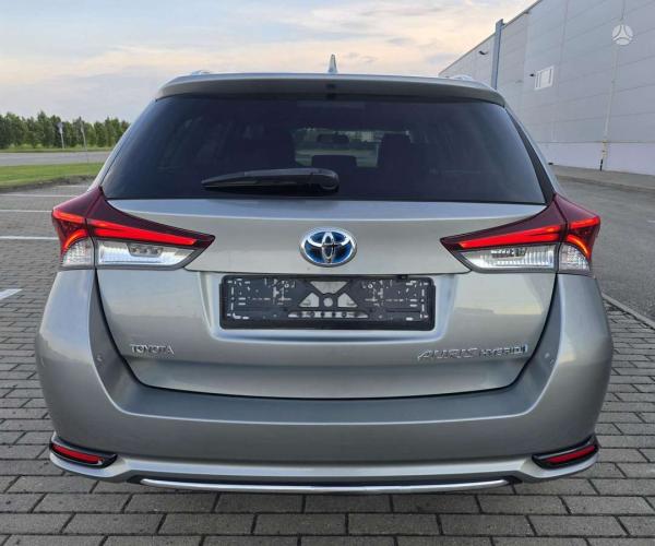 Pelēks Toyota Auris 2015 Panevēža, ar dzinēja tilpumu 1.80 L un nobraukumu 163 tūkst. km par 10999 €, foto 5 vietnē AUTOMOTO.COM.LV