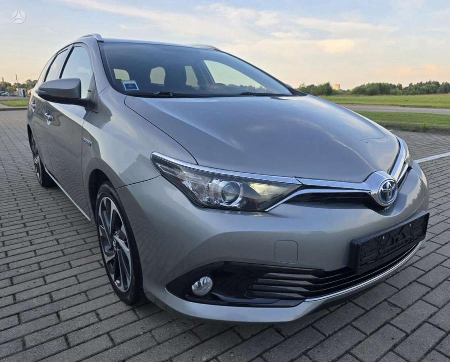 Pelēks Toyota Auris 2015 Panevēža, ar dzinēja tilpumu 1.80 L un nobraukumu 163 tūkst. km par 10999 €, foto 8 vietnē AUTOMOTO.COM.LV