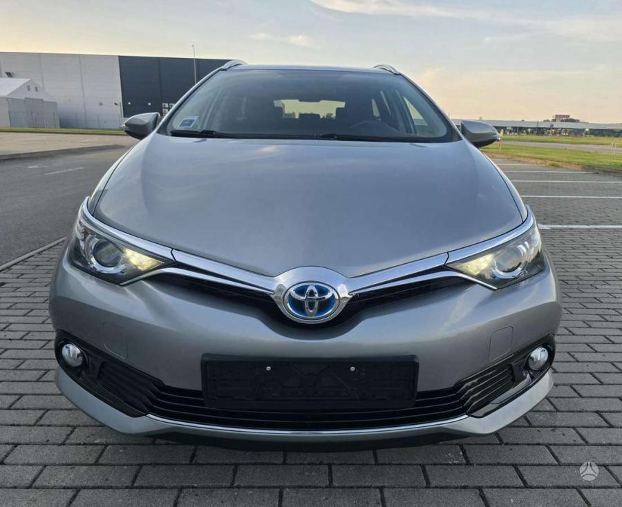 Pelēks Toyota Auris 2015 Panevēža, ar dzinēja tilpumu 1.80 L un nobraukumu 163 tūkst. km par 10999 €, foto 9 vietnē AUTOMOTO.COM.LV
