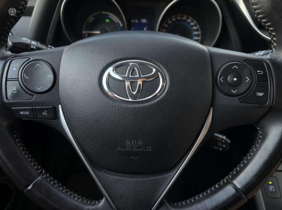 Pelēks Toyota Auris 2015 Panevēža, ar dzinēja tilpumu 1.80 L un nobraukumu 163 tūkst. km par 10999 €, foto 18 vietnē AUTOMOTO.COM.LV