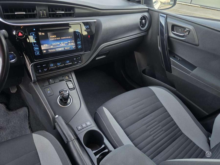 Pelēks Toyota Auris 2015 Panevēža, ar dzinēja tilpumu 1.80 L un nobraukumu 163 tūkst. km par 10999 €, foto 20 vietnē AUTOMOTO.COM.LV