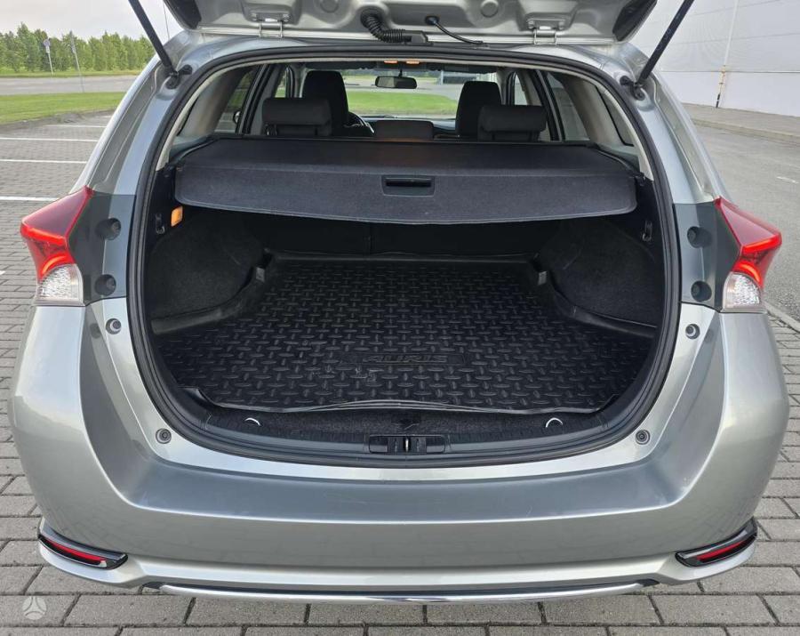Pelēks Toyota Auris 2015 Panevēža, ar dzinēja tilpumu 1.80 L un nobraukumu 163 tūkst. km par 10999 €, foto 24 vietnē AUTOMOTO.COM.LV