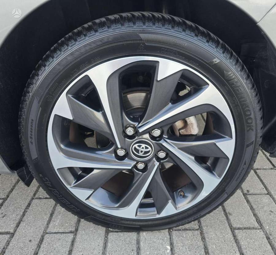 Pelēks Toyota Auris 2015 Panevēža, ar dzinēja tilpumu 1.80 L un nobraukumu 163 tūkst. km par 10999 €, foto 28 vietnē AUTOMOTO.COM.LV