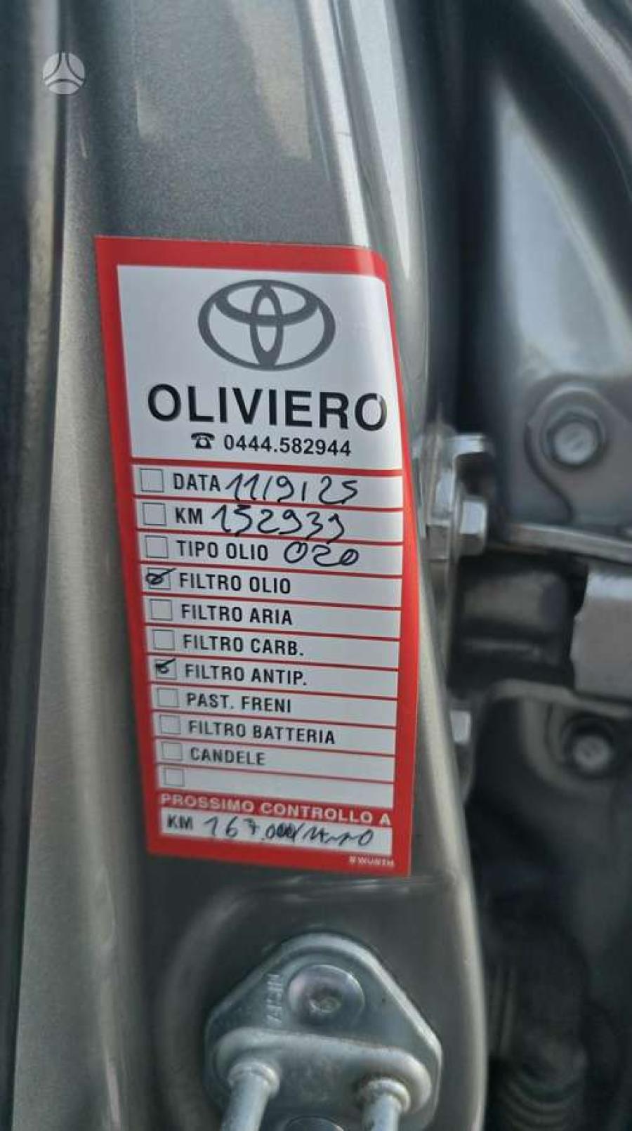 Pelēks Toyota Auris 2015 Panevēža, ar dzinēja tilpumu 1.80 L un nobraukumu 163 tūkst. km par 10999 €, foto 30 vietnē AUTOMOTO.COM.LV