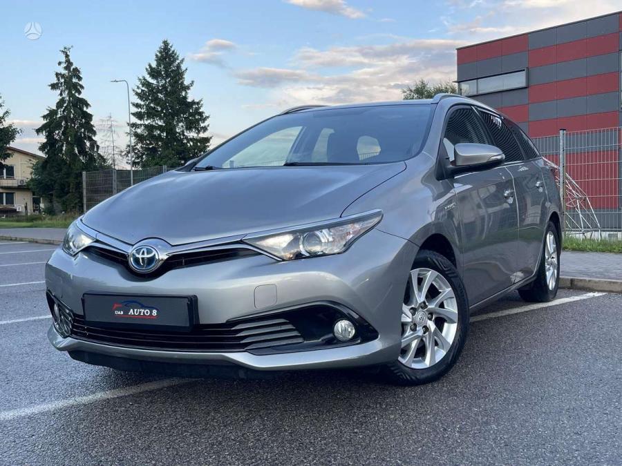 Pelēks Toyota Auris 2015 Viļņa, ar dzinēja tilpumu 1.80 L un nobraukumu 213 tūkst. km par 8450 €, foto 1 vietnē AUTOMOTO.COM.LV