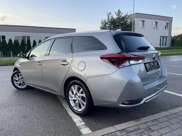 Pelēks Toyota Auris 2015 Viļņa, ar dzinēja tilpumu 1.80 L un nobraukumu 213 tūkst. km par 8450 €, foto 9 vietnē AUTOMOTO.COM.LV