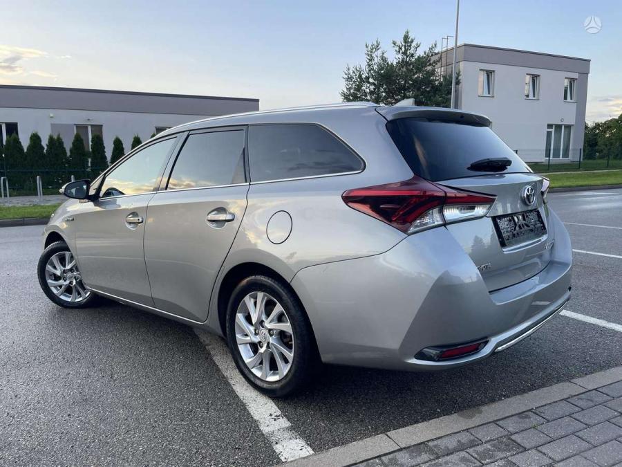 Pelēks Toyota Auris 2015 Viļņa, ar dzinēja tilpumu 1.80 L un nobraukumu 213 tūkst. km par 8450 €, foto 10 vietnē AUTOMOTO.COM.LV