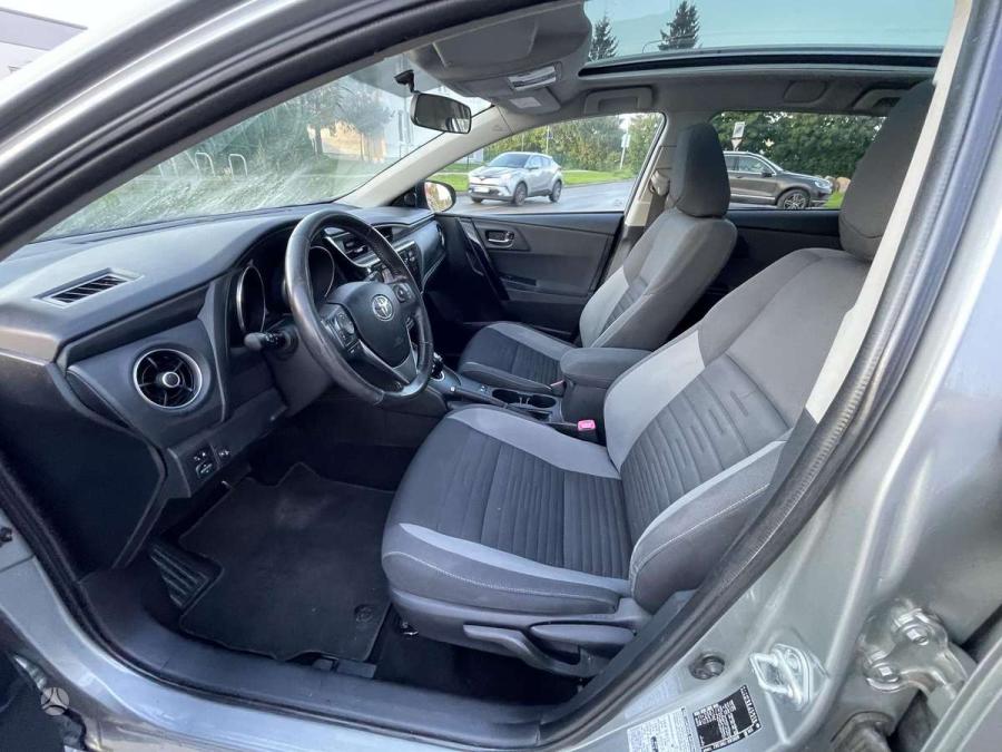 Pelēks Toyota Auris 2015 Viļņa, ar dzinēja tilpumu 1.80 L un nobraukumu 213 tūkst. km par 8450 €, foto 29 vietnē AUTOMOTO.COM.LV