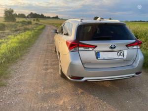 Pelēks Toyota Auris 2015 Viļņa, ar dzinēja tilpumu 1.80 L un nobraukumu 286 tūkst. km par 11500 €, foto 3 vietnē AUTOMOTO.COM.LV