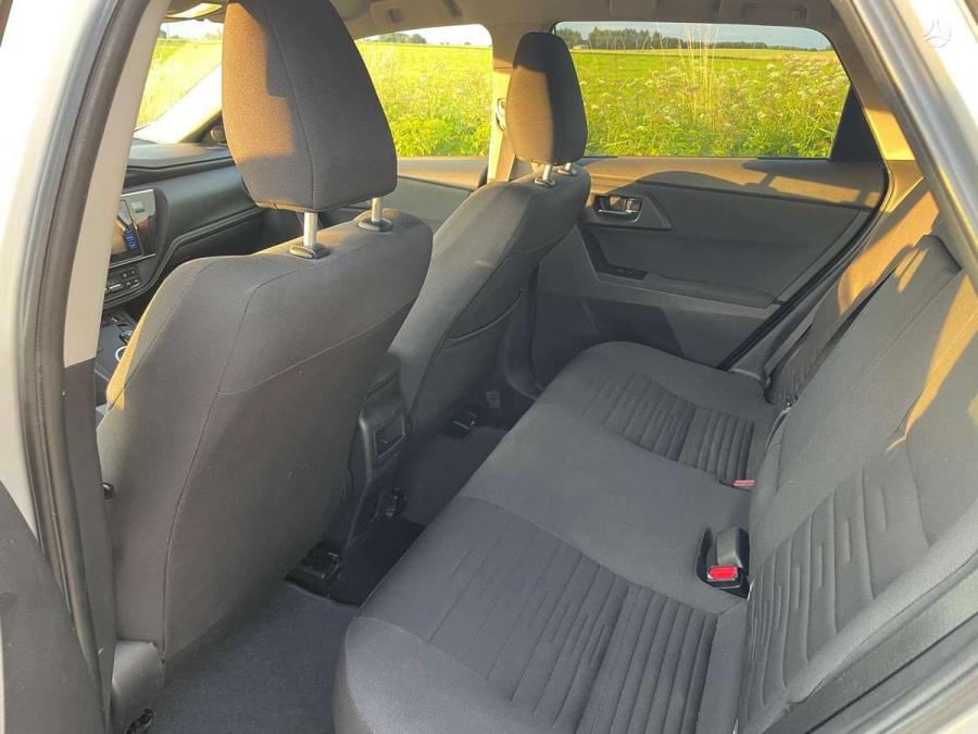 Pelēks Toyota Auris 2015 Viļņa, ar dzinēja tilpumu 1.80 L un nobraukumu 286 tūkst. km par 11500 €, foto 7 vietnē AUTOMOTO.COM.LV