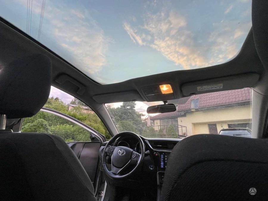 Pelēks Toyota Auris 2015 Viļņa, ar dzinēja tilpumu 1.80 L un nobraukumu 286 tūkst. km par 11500 €, foto 11 vietnē AUTOMOTO.COM.LV