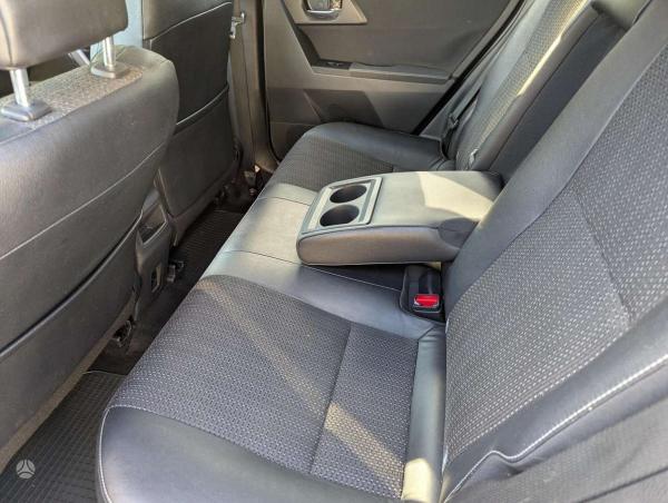Pelēks Toyota Auris 2015 Viļņa, ar dzinēja tilpumu 1.80 L un nobraukumu 253 tūkst. km par 8900 €, foto 6 vietnē AUTOMOTO.COM.LV