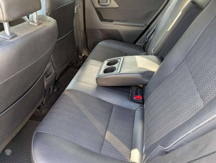 Grey Toyota Auris 2015 in Vilnius, with an engine capacity of 1.80 L and mileage of 253 thousand km for 8900 €, photo 7 on AUTOMOTO.COM.LV