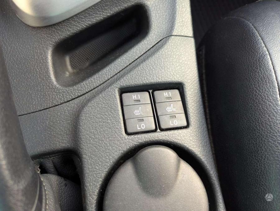 Grey Toyota Auris 2015 in Vilnius, with an engine capacity of 1.80 L and mileage of 253 thousand km for 8900 €, photo 12 on AUTOMOTO.COM.LV