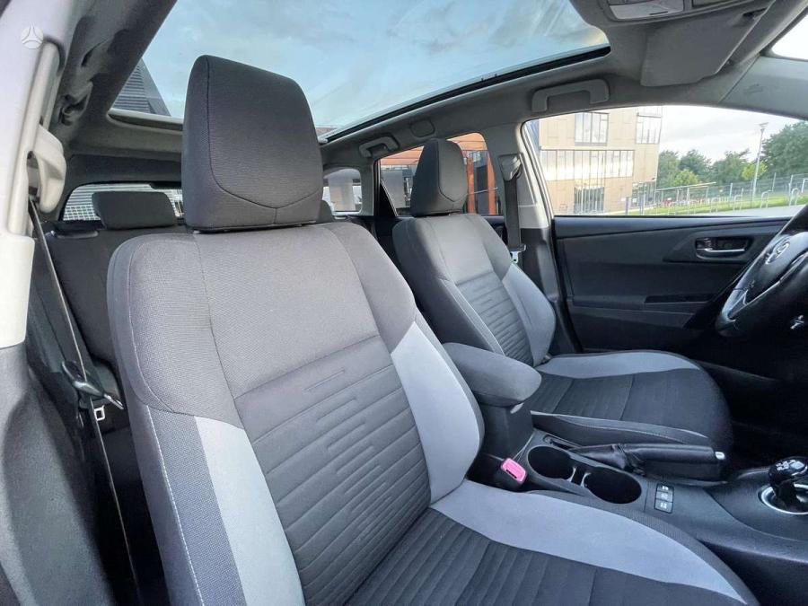Pelēks Toyota Auris 2015 Viļņa, ar dzinēja tilpumu 1.80 L un nobraukumu 212 tūkst. km par 8999 €, foto 3 vietnē AUTOMOTO.COM.LV