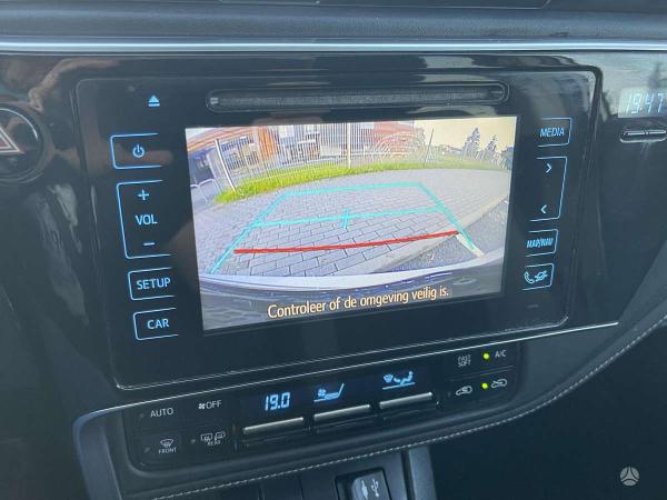 Pelēks Toyota Auris 2015 Viļņa, ar dzinēja tilpumu 1.80 L un nobraukumu 212 tūkst. km par 8999 €, foto 4 vietnē AUTOMOTO.COM.LV