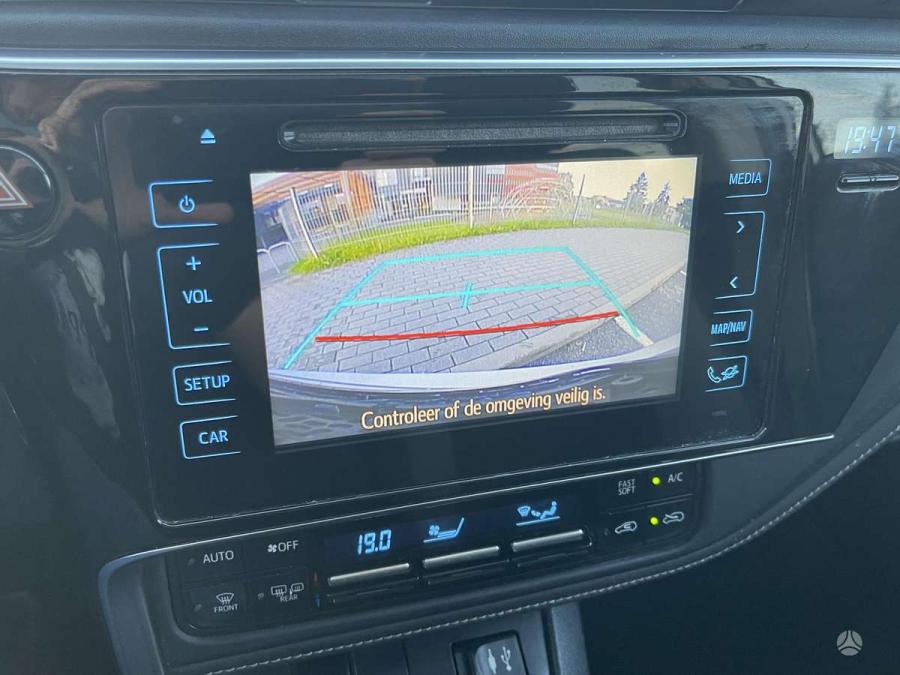 Pelēks Toyota Auris 2015 Viļņa, ar dzinēja tilpumu 1.80 L un nobraukumu 212 tūkst. km par 8999 €, foto 5 vietnē AUTOMOTO.COM.LV
