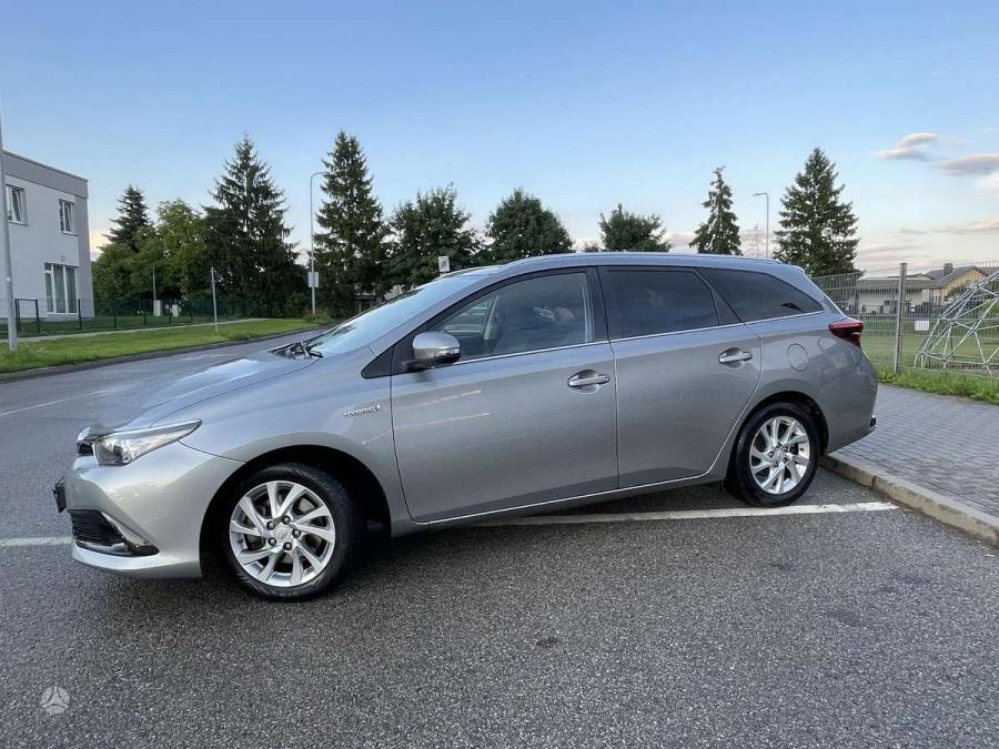 Pelēks Toyota Auris 2015 Viļņa, ar dzinēja tilpumu 1.80 L un nobraukumu 212 tūkst. km par 8999 €, foto 7 vietnē AUTOMOTO.COM.LV