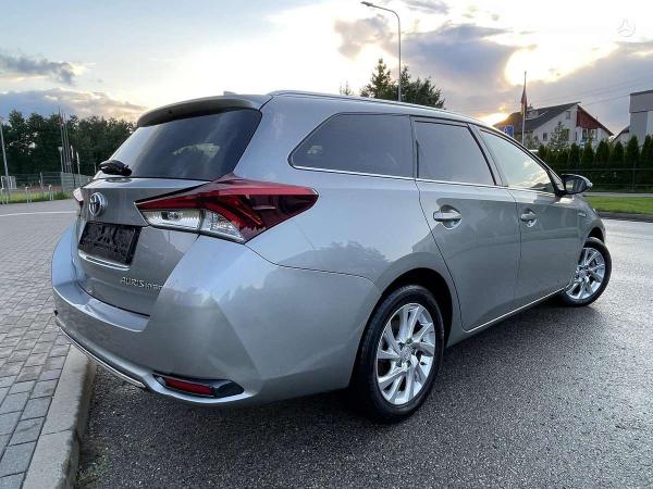 Pelēks Toyota Auris 2015 Viļņa, ar dzinēja tilpumu 1.80 L un nobraukumu 212 tūkst. km par 8999 €, foto 7 vietnē AUTOMOTO.COM.LV