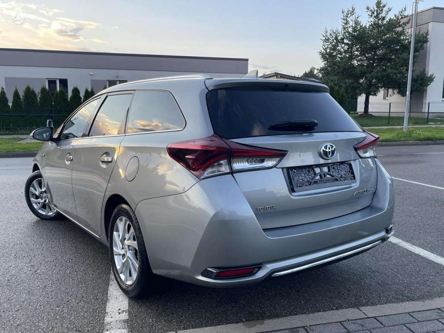 Pelēks Toyota Auris 2015 Viļņa, ar dzinēja tilpumu 1.80 L un nobraukumu 212 tūkst. km par 8999 €, foto 10 vietnē AUTOMOTO.COM.LV