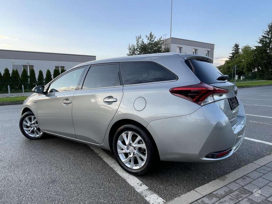Pelēks Toyota Auris 2015 Viļņa, ar dzinēja tilpumu 1.80 L un nobraukumu 212 tūkst. km par 8999 €, foto 11 vietnē AUTOMOTO.COM.LV