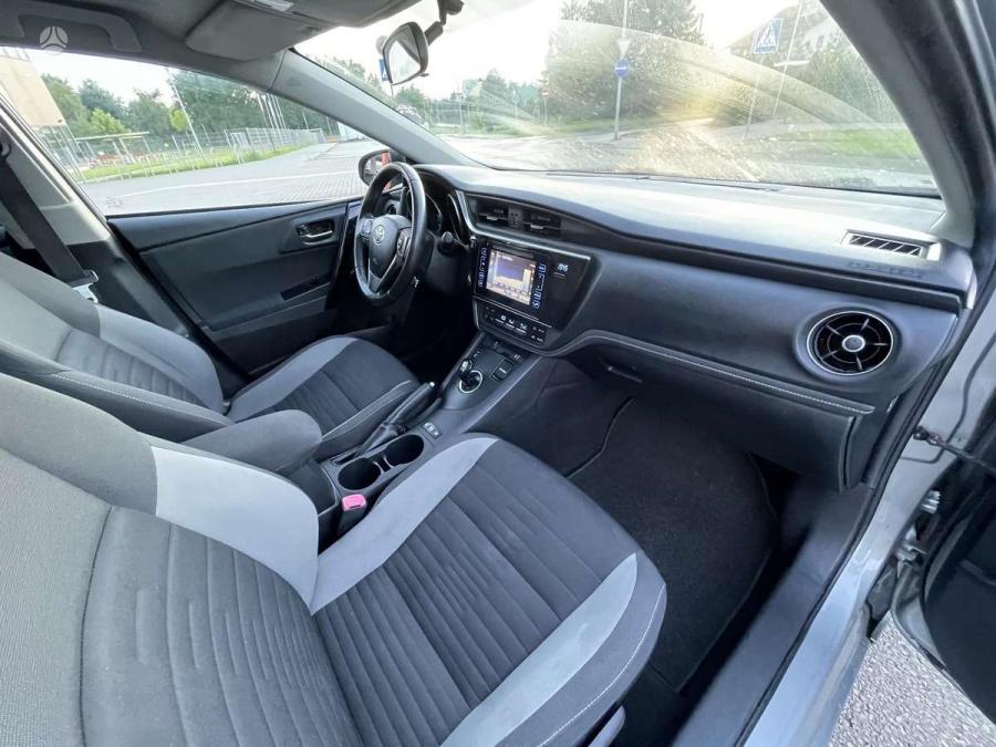 Pelēks Toyota Auris 2015 Viļņa, ar dzinēja tilpumu 1.80 L un nobraukumu 212 tūkst. km par 8999 €, foto 21 vietnē AUTOMOTO.COM.LV