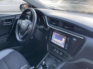 Pelēks Toyota Auris 2015 Viļņa, ar dzinēja tilpumu 1.80 L un nobraukumu 212 tūkst. km par 8999 €, foto 22 vietnē AUTOMOTO.COM.LV
