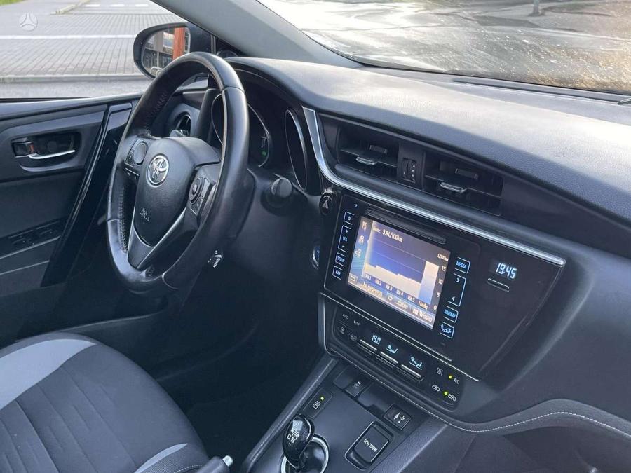 Pelēks Toyota Auris 2015 Viļņa, ar dzinēja tilpumu 1.80 L un nobraukumu 212 tūkst. km par 8999 €, foto 22 vietnē AUTOMOTO.COM.LV