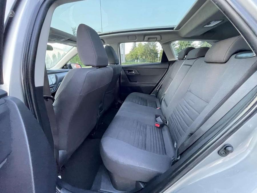 Pelēks Toyota Auris 2015 Viļņa, ar dzinēja tilpumu 1.80 L un nobraukumu 212 tūkst. km par 8999 €, foto 23 vietnē AUTOMOTO.COM.LV