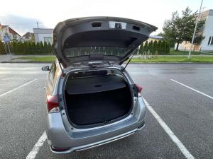 Pelēks Toyota Auris 2015 Viļņa, ar dzinēja tilpumu 1.80 L un nobraukumu 212 tūkst. km par 8999 €, foto 24 vietnē AUTOMOTO.COM.LV
