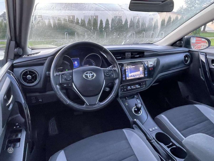 Pelēks Toyota Auris 2015 Viļņa, ar dzinēja tilpumu 1.80 L un nobraukumu 212 tūkst. km par 8999 €, foto 25 vietnē AUTOMOTO.COM.LV
