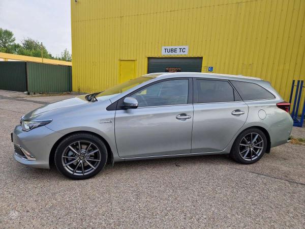 Pelēks Toyota Auris 2015 Kauņa, ar dzinēja tilpumu 1.80 L un nobraukumu 236 tūkst. km par 11200 €, foto 2 vietnē AUTOMOTO.COM.LV