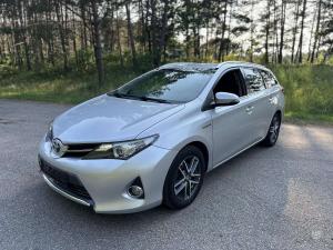 Grey Toyota Auris 2015 in Ukmerge, with an engine capacity of 1.80 L and mileage of 234 thousand km for 8250 €, photo 4 on AUTOMOTO.COM.LV