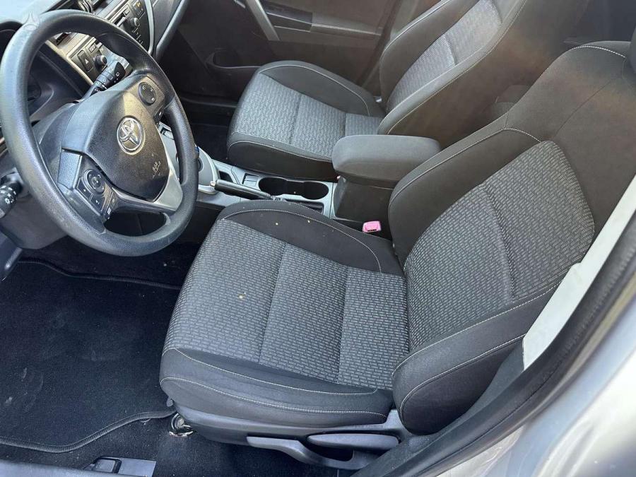 Grey Toyota Auris 2015 in Ukmerge, with an engine capacity of 1.80 L and mileage of 234 thousand km for 8250 €, photo 9 on AUTOMOTO.COM.LV