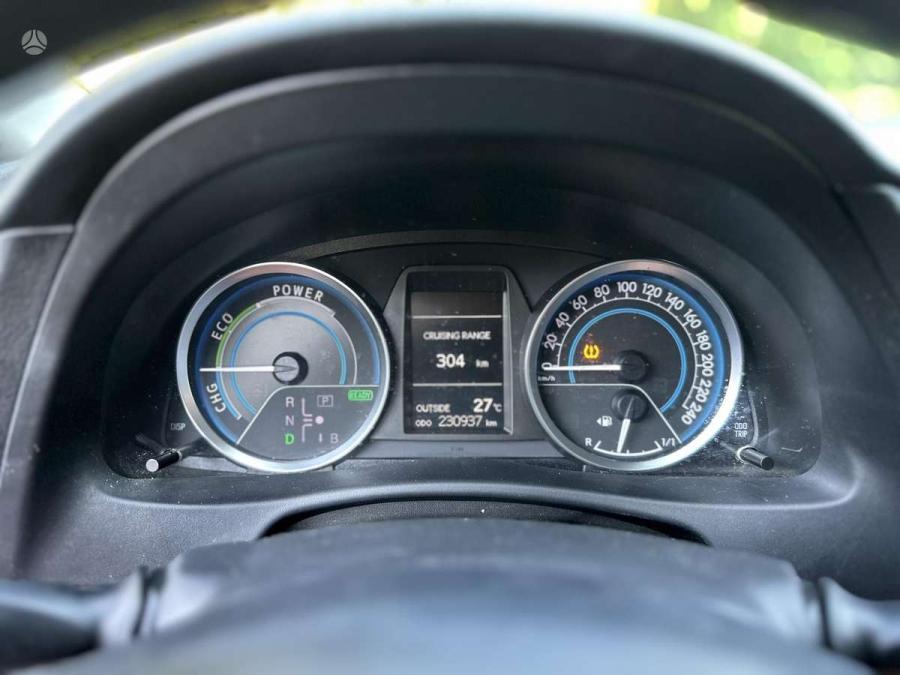 Grey Toyota Auris 2015 in Ukmerge, with an engine capacity of 1.80 L and mileage of 234 thousand km for 8250 €, photo 12 on AUTOMOTO.COM.LV