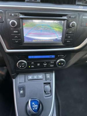 Grey Toyota Auris 2015 in Ukmerge, with an engine capacity of 1.80 L and mileage of 234 thousand km for 8250 €, photo 13 on AUTOMOTO.COM.LV