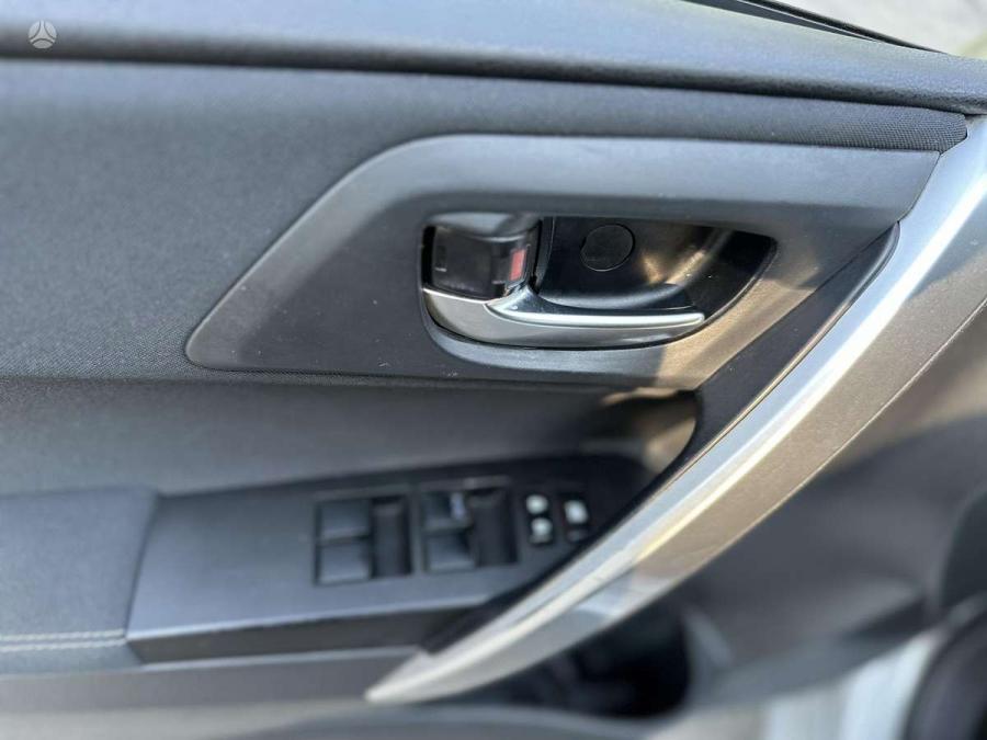 Grey Toyota Auris 2015 in Ukmerge, with an engine capacity of 1.80 L and mileage of 234 thousand km for 8250 €, photo 14 on AUTOMOTO.COM.LV