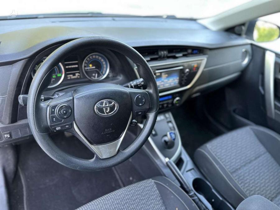 Grey Toyota Auris 2015 in Ukmerge, with an engine capacity of 1.80 L and mileage of 234 thousand km for 8250 €, photo 15 on AUTOMOTO.COM.LV