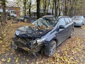 Grey Toyota Auris 2015 in Vilnius, with an engine capacity of 1.80 L and mileage of 190 thousand km for 2500 €, photo  on AUTOMOTO.COM.LV