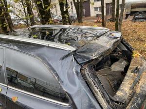 Pelēks Toyota Auris 2015 Viļņa, ar dzinēja tilpumu 1.80 L un nobraukumu 190 tūkst. km par 2500 €, foto 7 vietnē AUTOMOTO.COM.LV