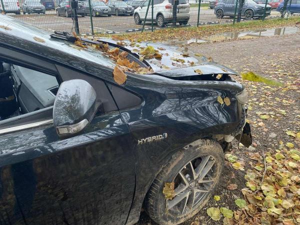 Pelēks Toyota Auris 2015 Viļņa, ar dzinēja tilpumu 1.80 L un nobraukumu 190 tūkst. km par 2500 €, foto 9 vietnē AUTOMOTO.COM.LV