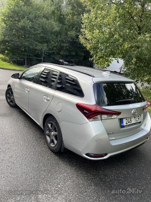 Pelēks Toyota Auris 2015 Tallina, ar dzinēja tilpumu 1.60 L un nobraukumu 220 tūkst. km par 7500 €, foto  vietnē AUTOMOTO.COM.LV