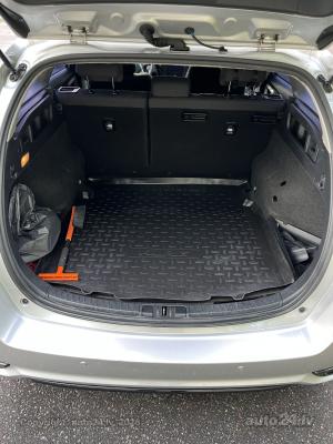 Pelēks Toyota Auris 2015 Tallina, ar dzinēja tilpumu 1.60 L un nobraukumu 220 tūkst. km par 7500 €, foto 3 vietnē AUTOMOTO.COM.LV