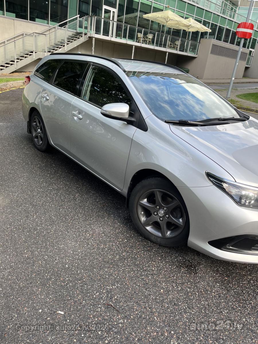 Pelēks Toyota Auris 2015 Tallina, ar dzinēja tilpumu 1.60 L un nobraukumu 220 tūkst. km par 7500 €, foto 7 vietnē AUTOMOTO.COM.LV