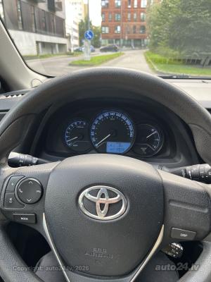 Pelēks Toyota Auris 2015 Tallina, ar dzinēja tilpumu 1.60 L un nobraukumu 220 tūkst. km par 7500 €, foto 9 vietnē AUTOMOTO.COM.LV