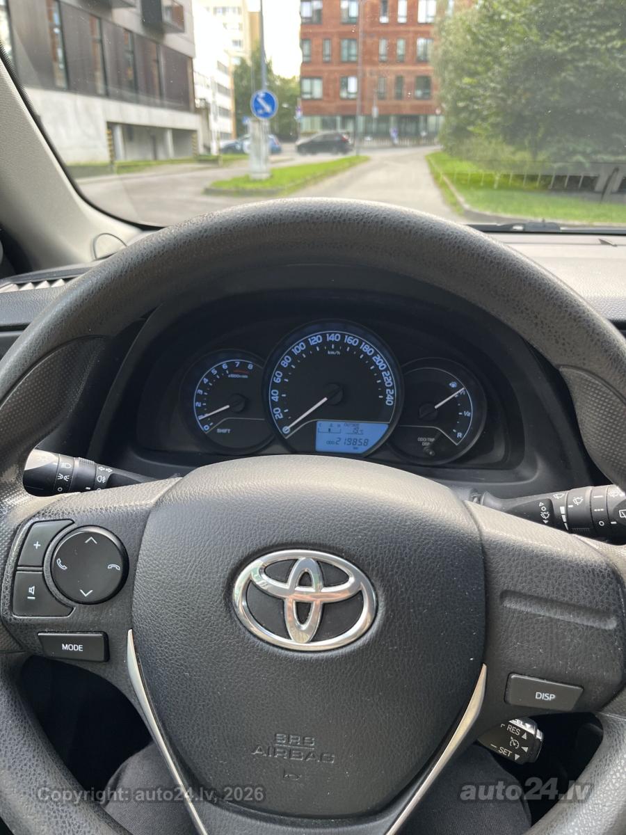 Pelēks Toyota Auris 2015 Tallina, ar dzinēja tilpumu 1.60 L un nobraukumu 220 tūkst. km par 7500 €, foto 9 vietnē AUTOMOTO.COM.LV